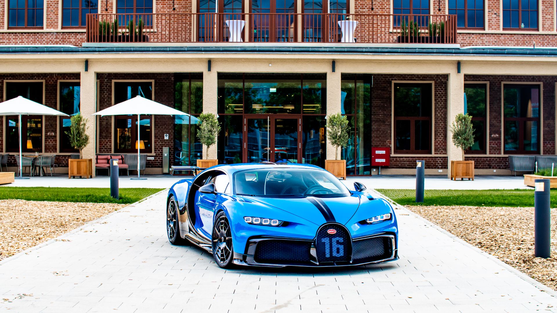 Exclusivo Road Show Europeo: El Bugatti Chiron Pur Sport En Frankfurt Y ...