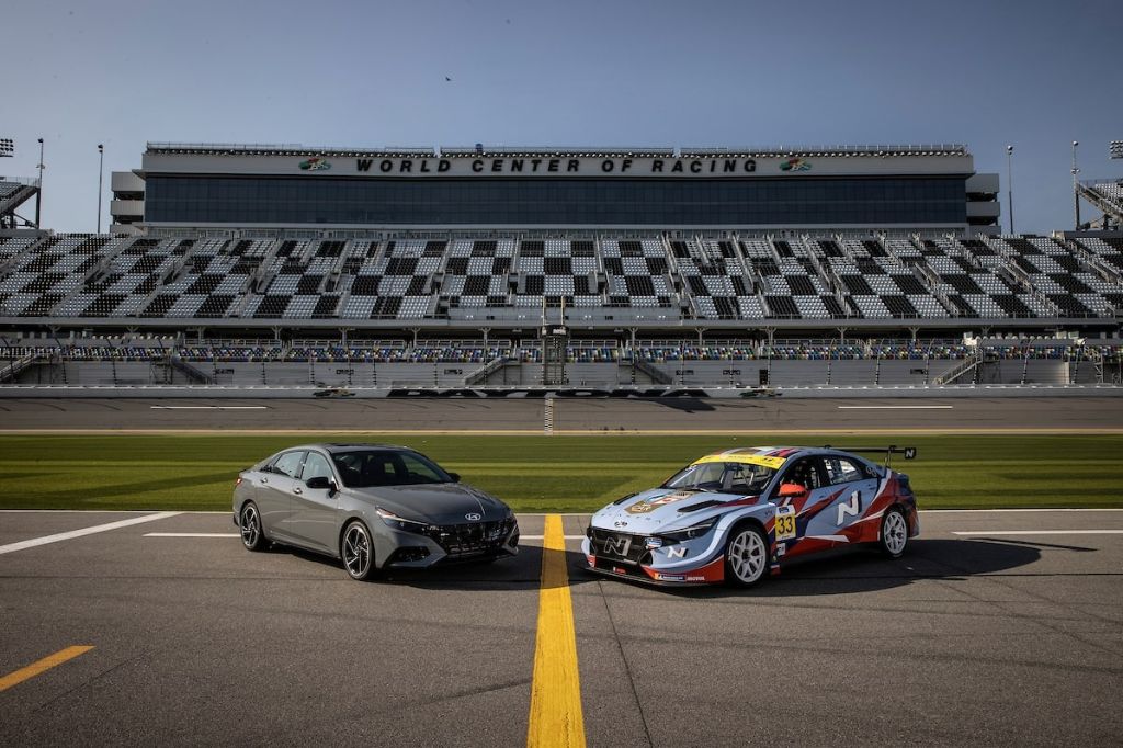 HYUNDAI MOTORSPORTS MAKES HISTORY AT DAYTONA INTERNATIONAL RACEWAY