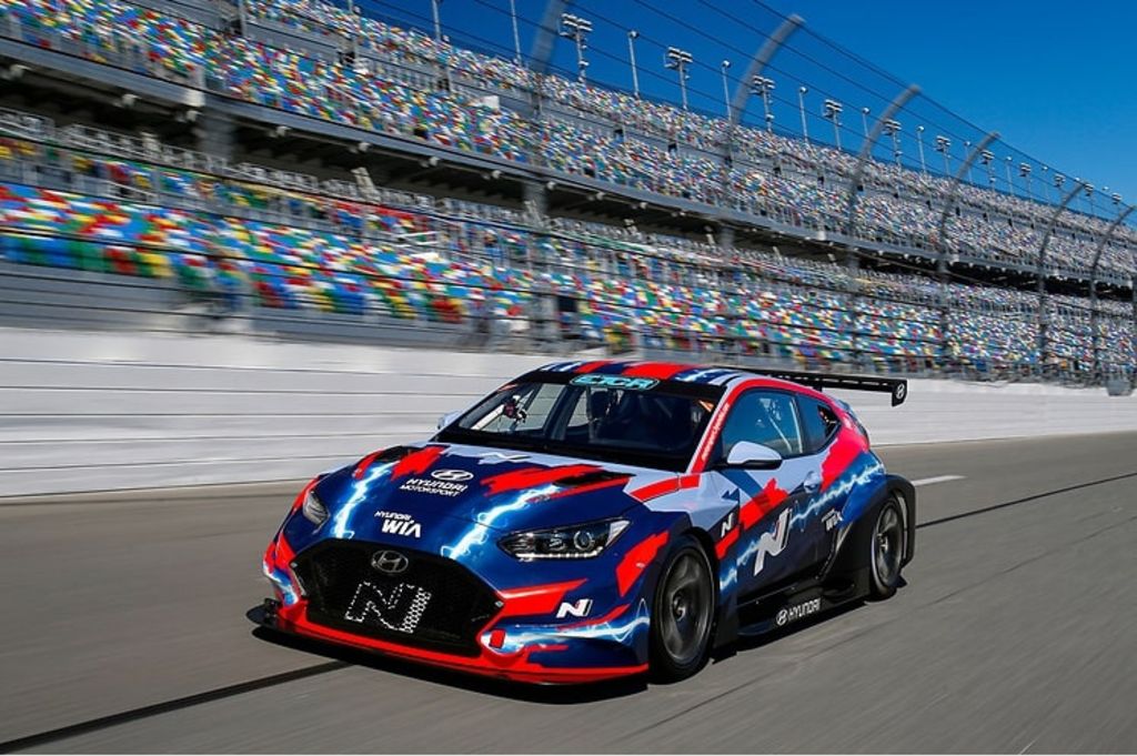 HYUNDAI MOTORSPORTS MAKES HISTORY AT DAYTONA INTERNATIONAL RACEWAY